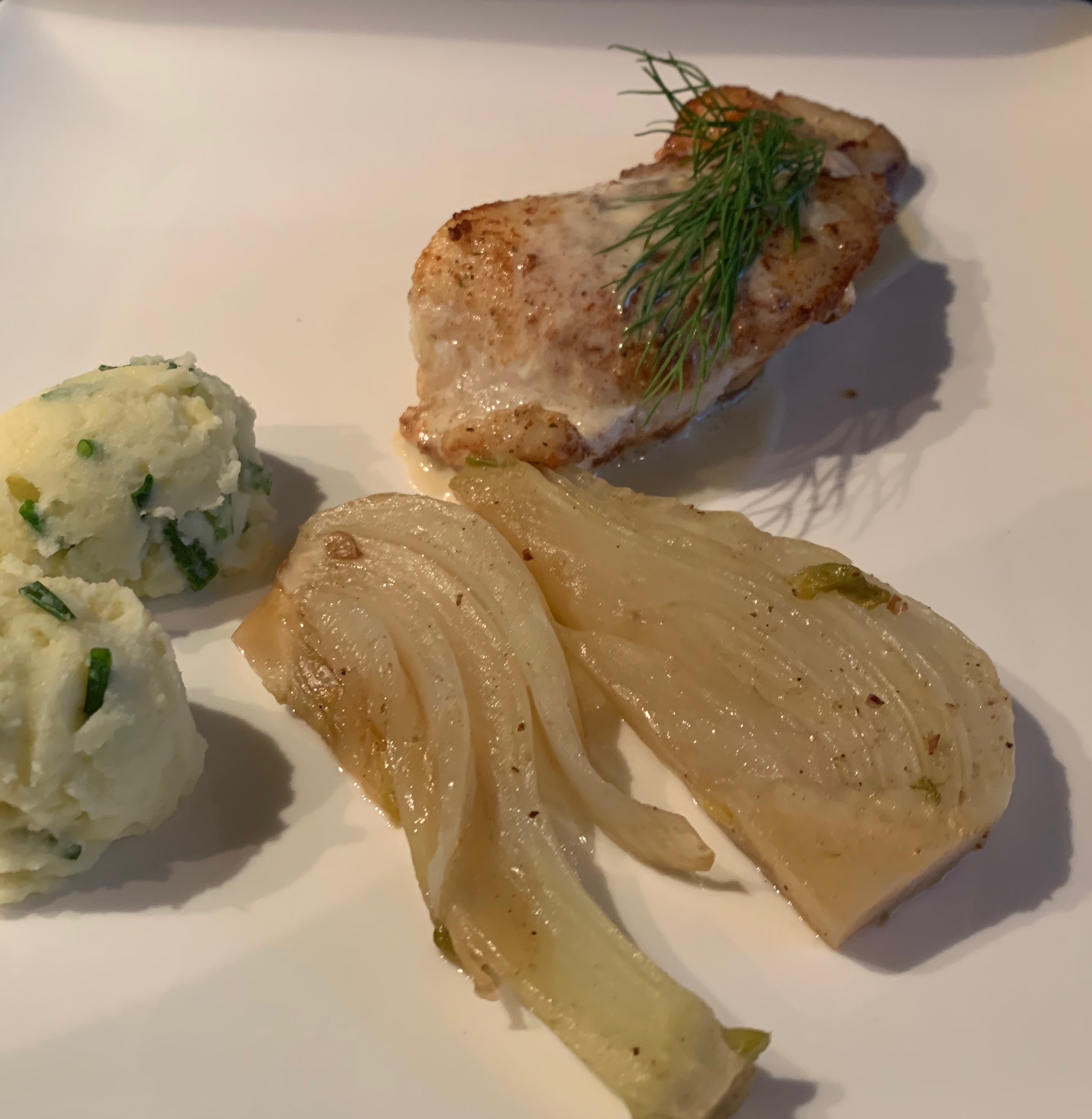 Zeewolf Filet met sausje, gestoofde venkel en bieslookpuree – Ann(a) in ...