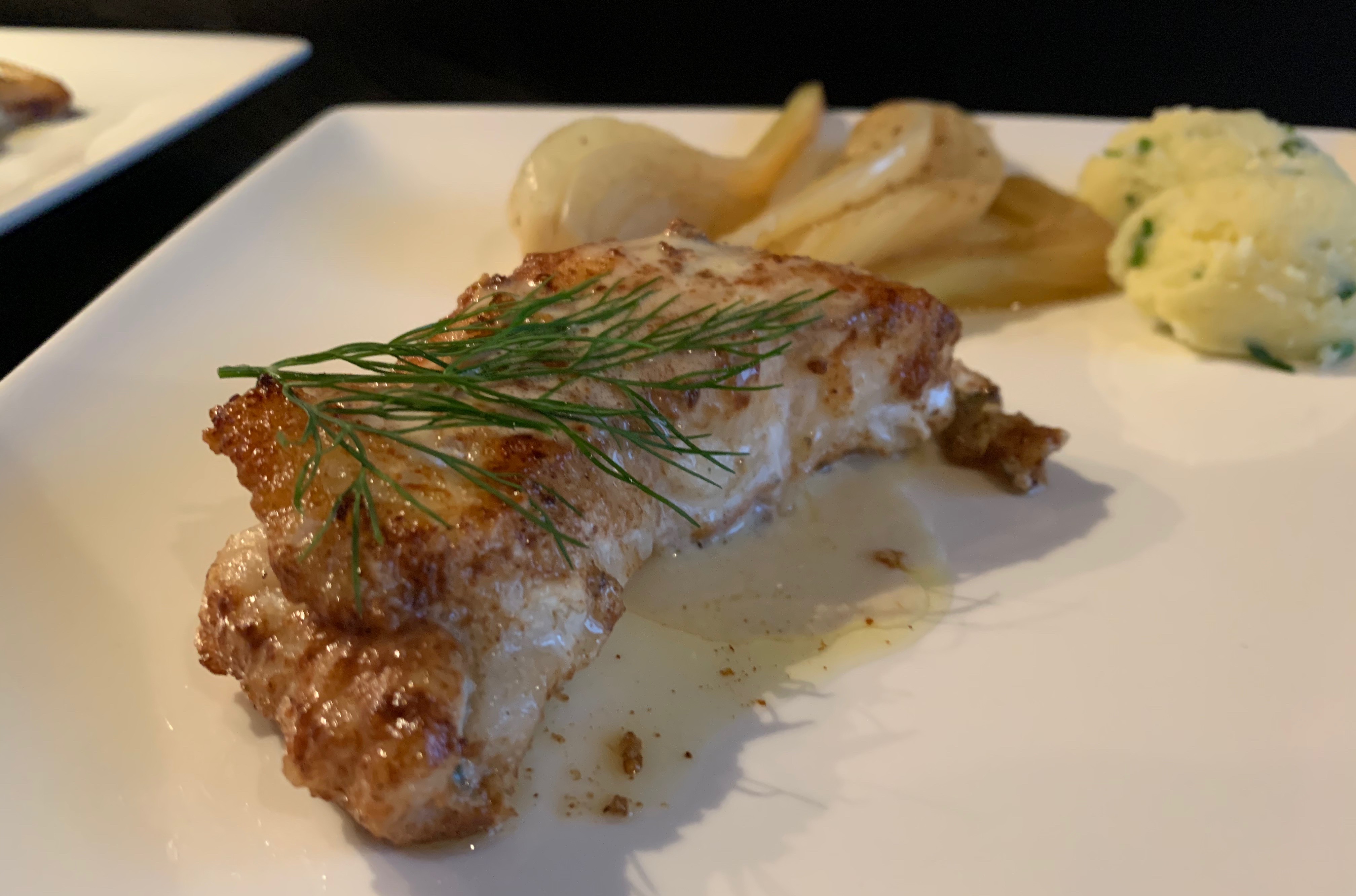 Zeewolf Filet met sausje, gestoofde venkel en bieslookpuree – Ann(a) in ...